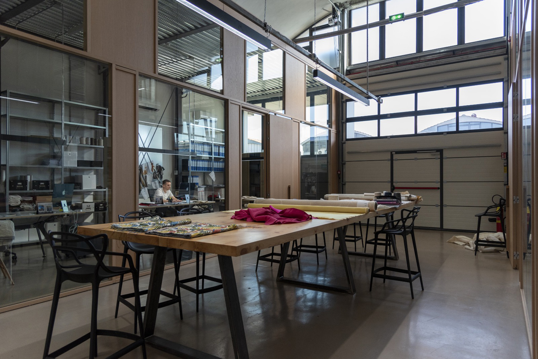 ELCOM - CUSTOM LIGHT IN YOUR HAND